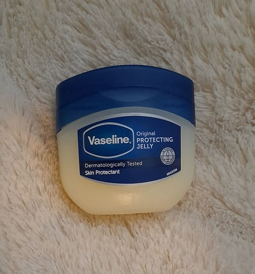 Is Vaseline Good for Face? The Complete Truth About Petroleum Jelly fo ...